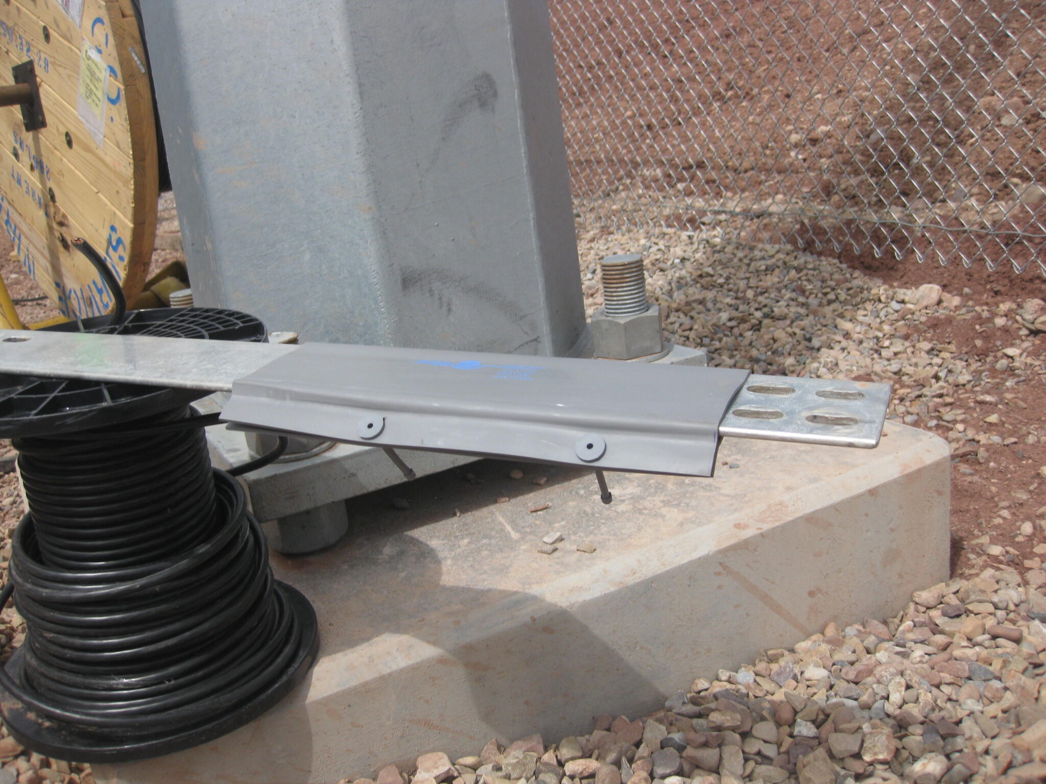 E/Insulation Flat Bus 4.00in - Midsun Group